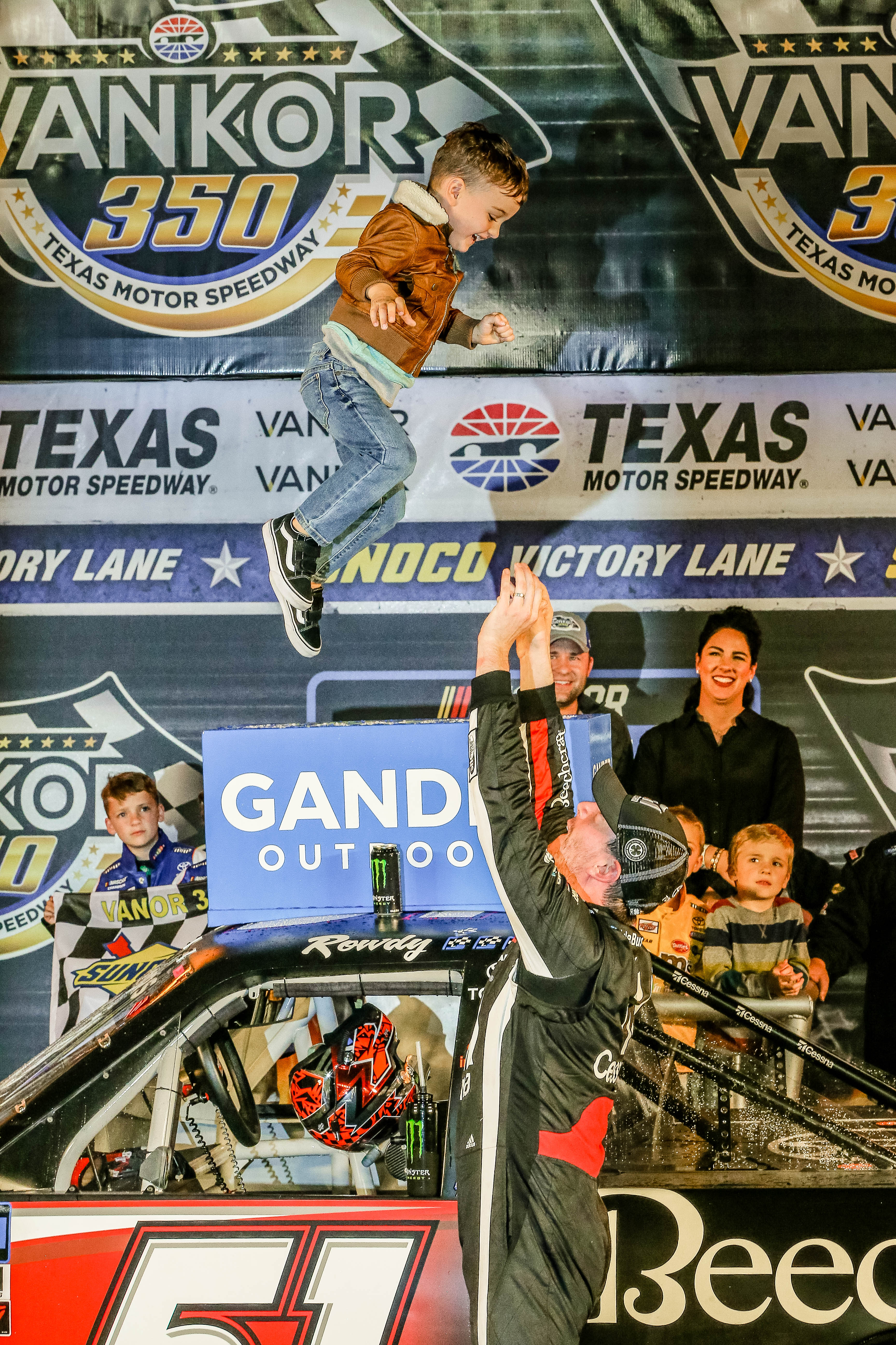 AUTO: MAR 29 NASCAR Gander Outdoors Truck Series - Vankor 350 ...